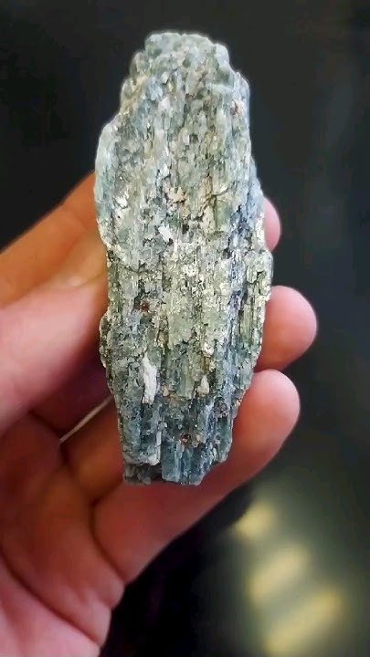 Зелёный кианит с Мадагаскара #кианит #kyanite - YouTube