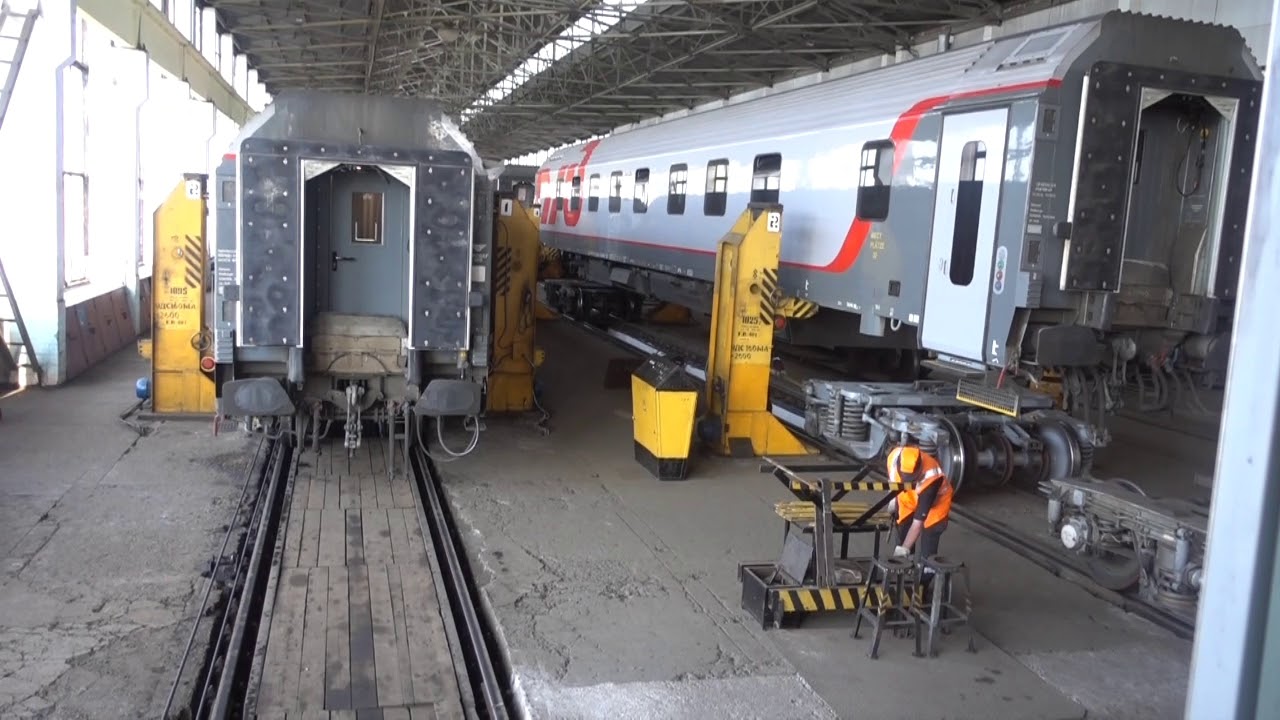 Gauge change in Brest - YouTube