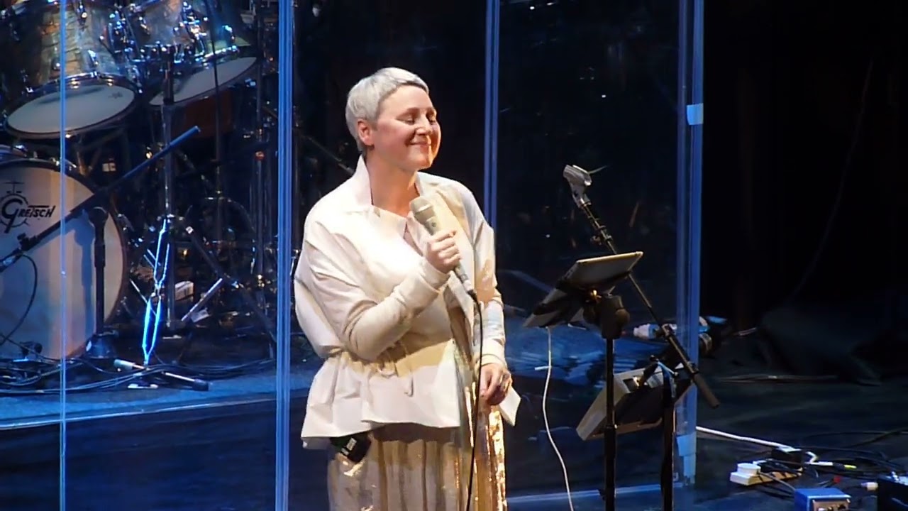 Elizabeth Fraser (Cocteau Twins) - Pearly-Dewdrops' Drops @ Festival ...