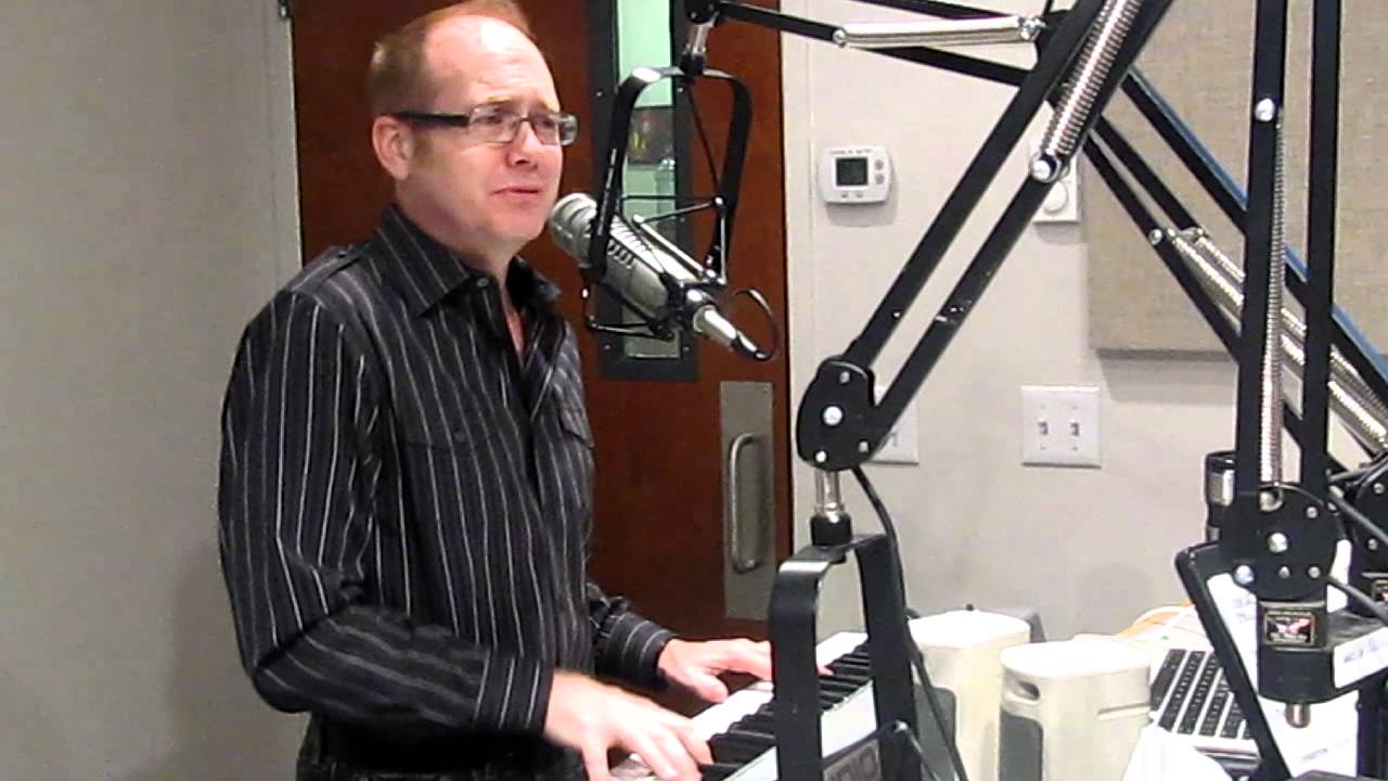 Almost Elton John's Tribute Singer Craig Meyer Performs for The Kellogg ...