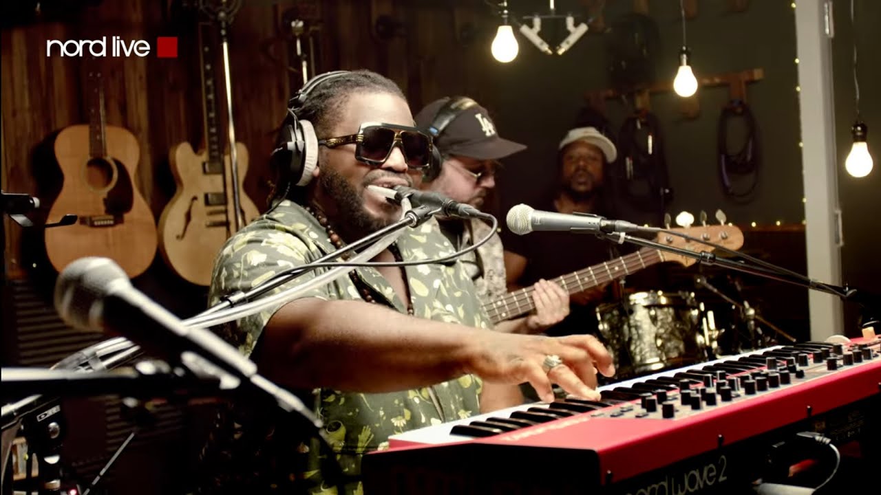 NORD LIVE: Ron ”T.Nava” Avant ft. Free Nationals - Girlfriend - YouTube