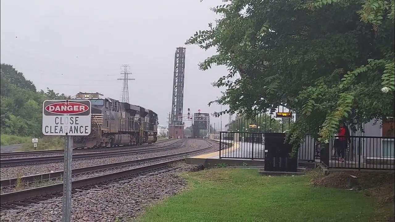 Westbound NS Light Power heads to Portlock Yard - YouTube