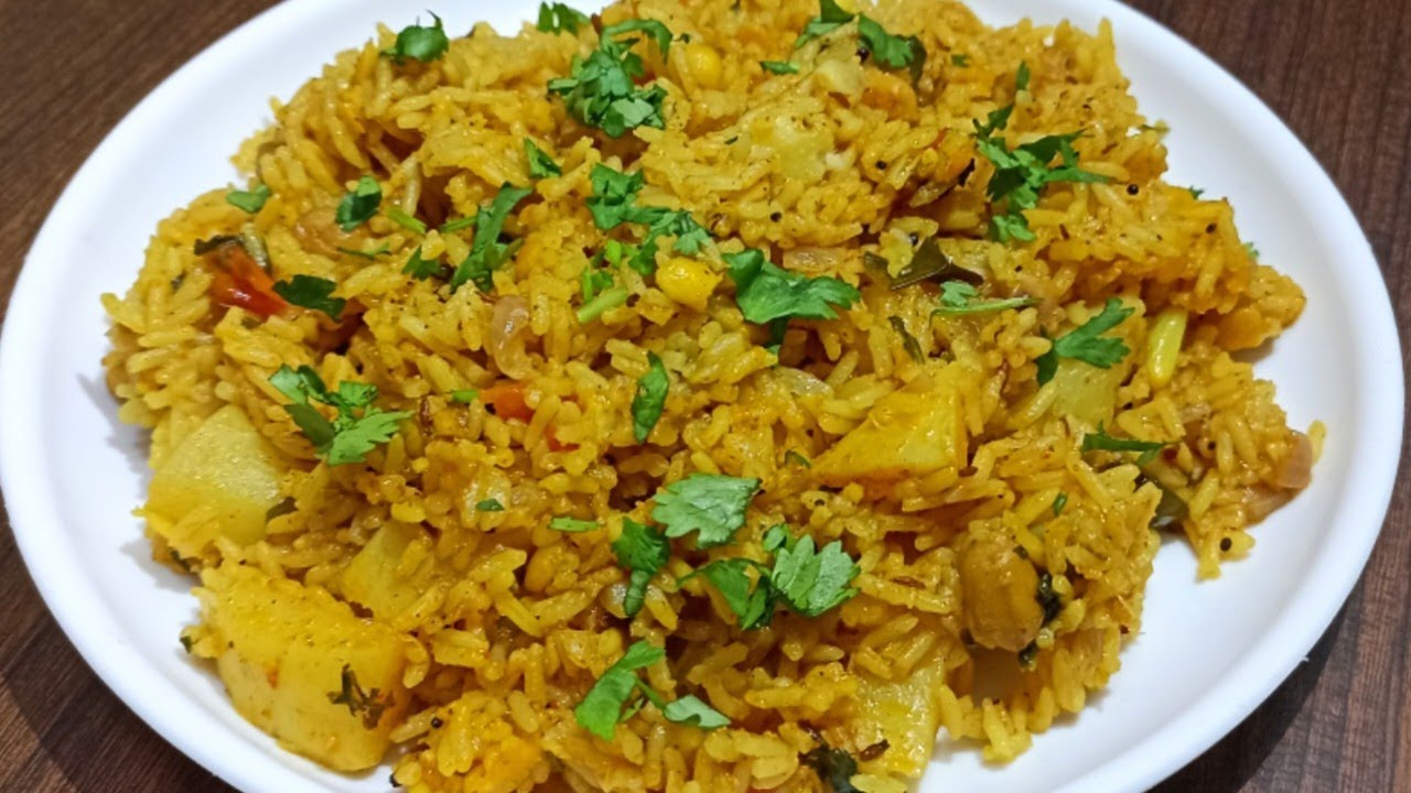 मसाला खिचडी रेसिपी मराठी | खानदेशी मसाला खिचडी | Masala Khichdi Recipe ...