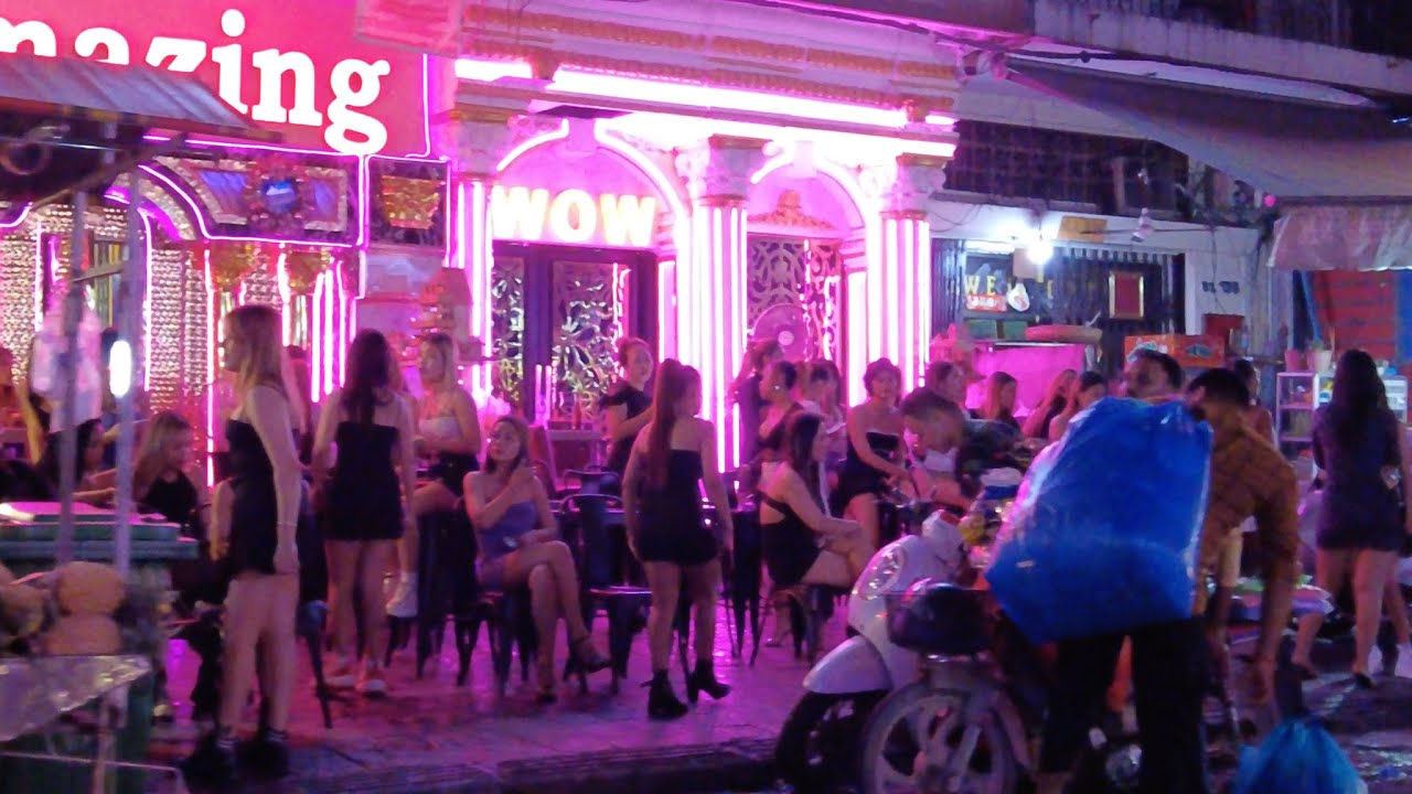 Nightlife In Phnom Penh City @Street136 - Tourism in Cambodia ...