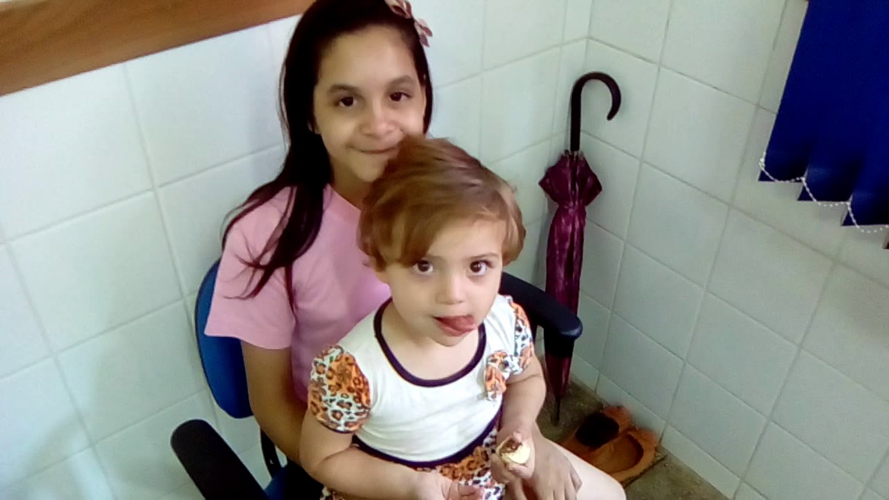 Isabel b. Koller. (3 anos) e a prima. Ana. 22/03/18 - YouTube