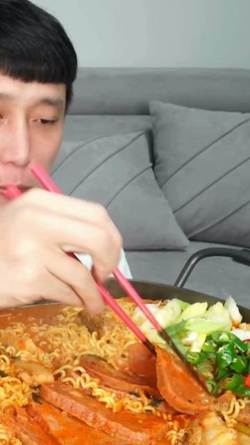 DELICIOUS Korean RAMEN 🔥 🍜 ASMR MUKBANG - YouTube