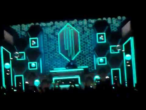 Skrillex in Miami 12/17/2011 Mothership Tour Skrillex Cell 4/14 - YouTube