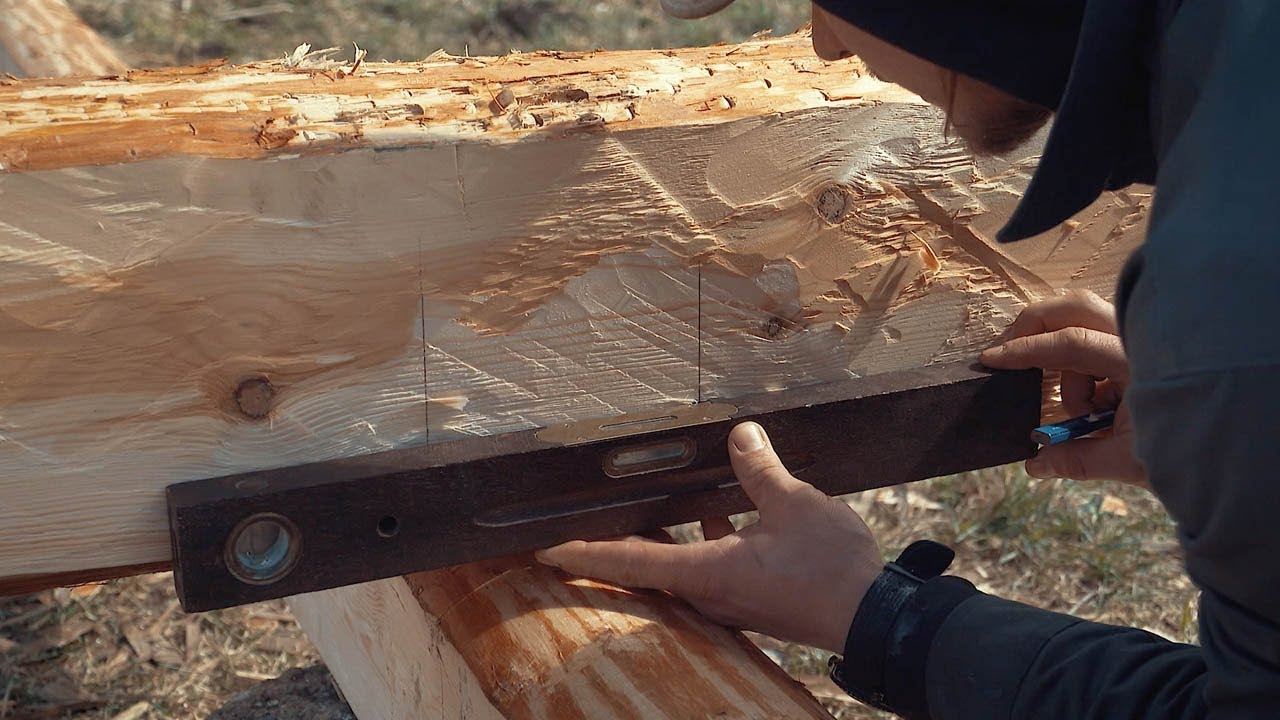 How To Build A Log Cabin - Simple Straight Lap Notch From Hewn Logs ...