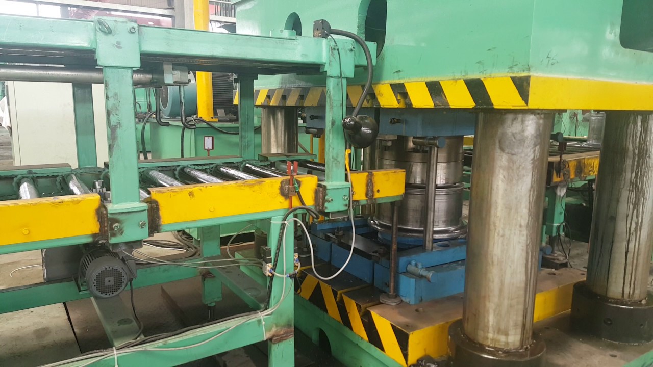 roll forming machine roll former wheel rim making machine - YouTube