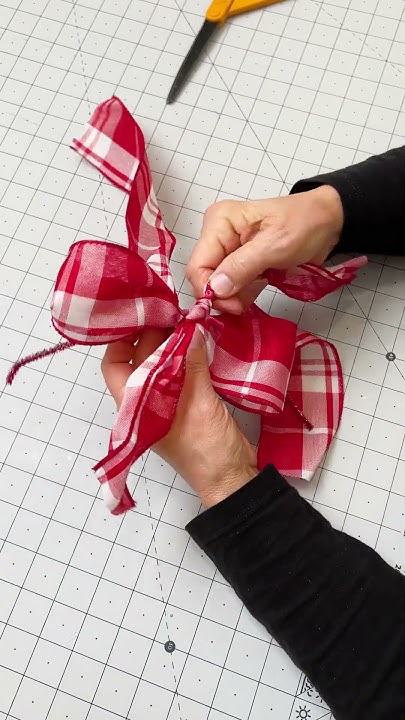 How to Make a Single Loop Bow! 🎀 #howto #diy #tutorial #howtomakeribbonbow #diybows #simplebow ...