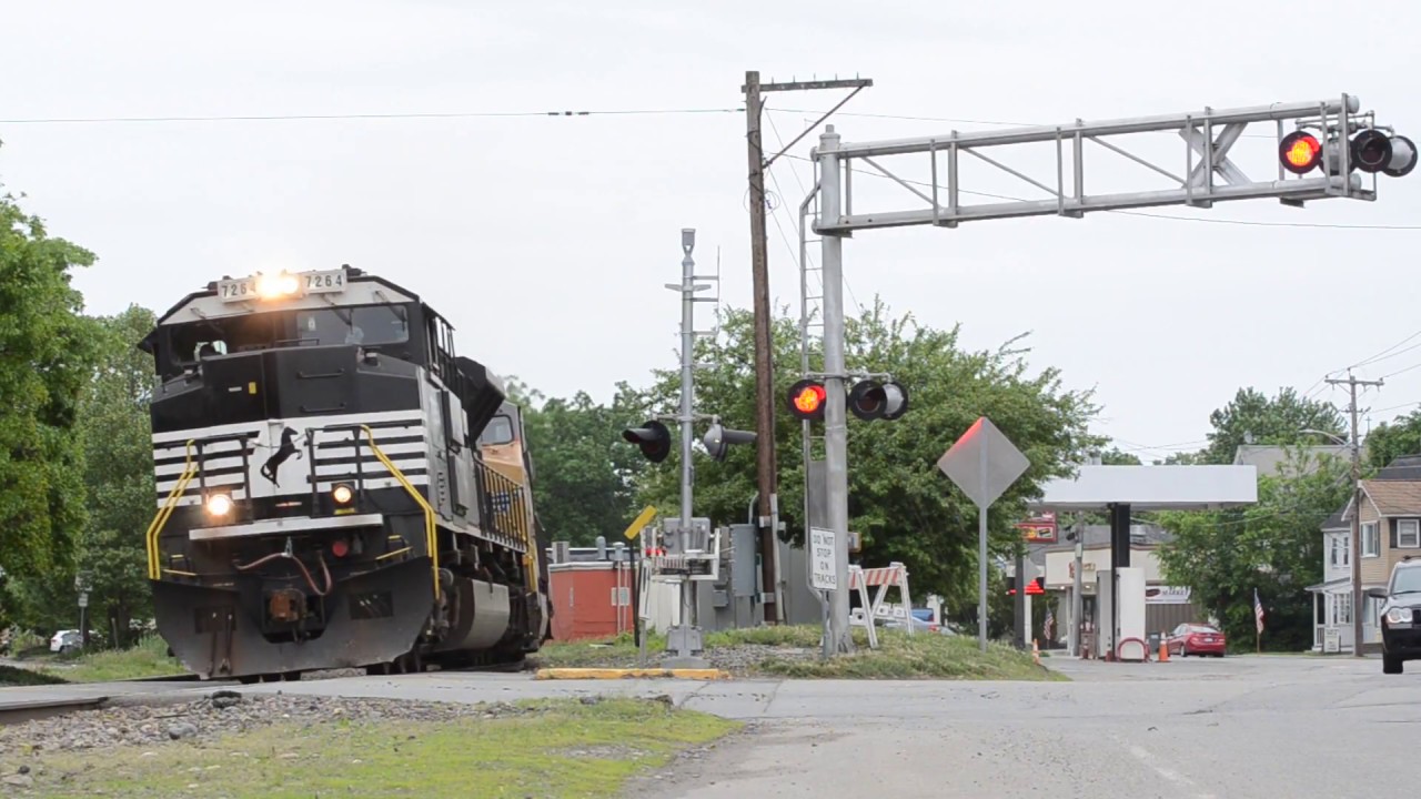 Ayer, MA Railfanning | NS 23K | Pan Am | MBTA | Pink Nose C40-8 - YouTube