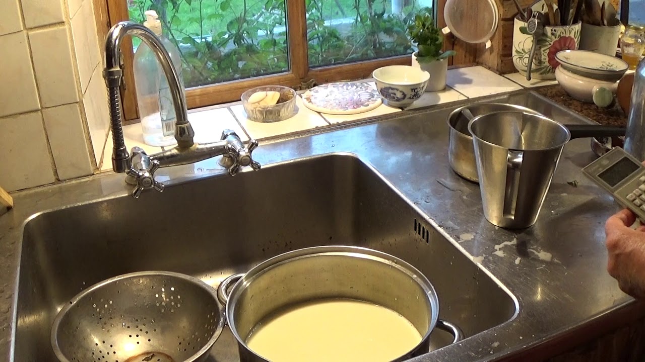 Amounts of milk in 2. week of lactation - YouTube