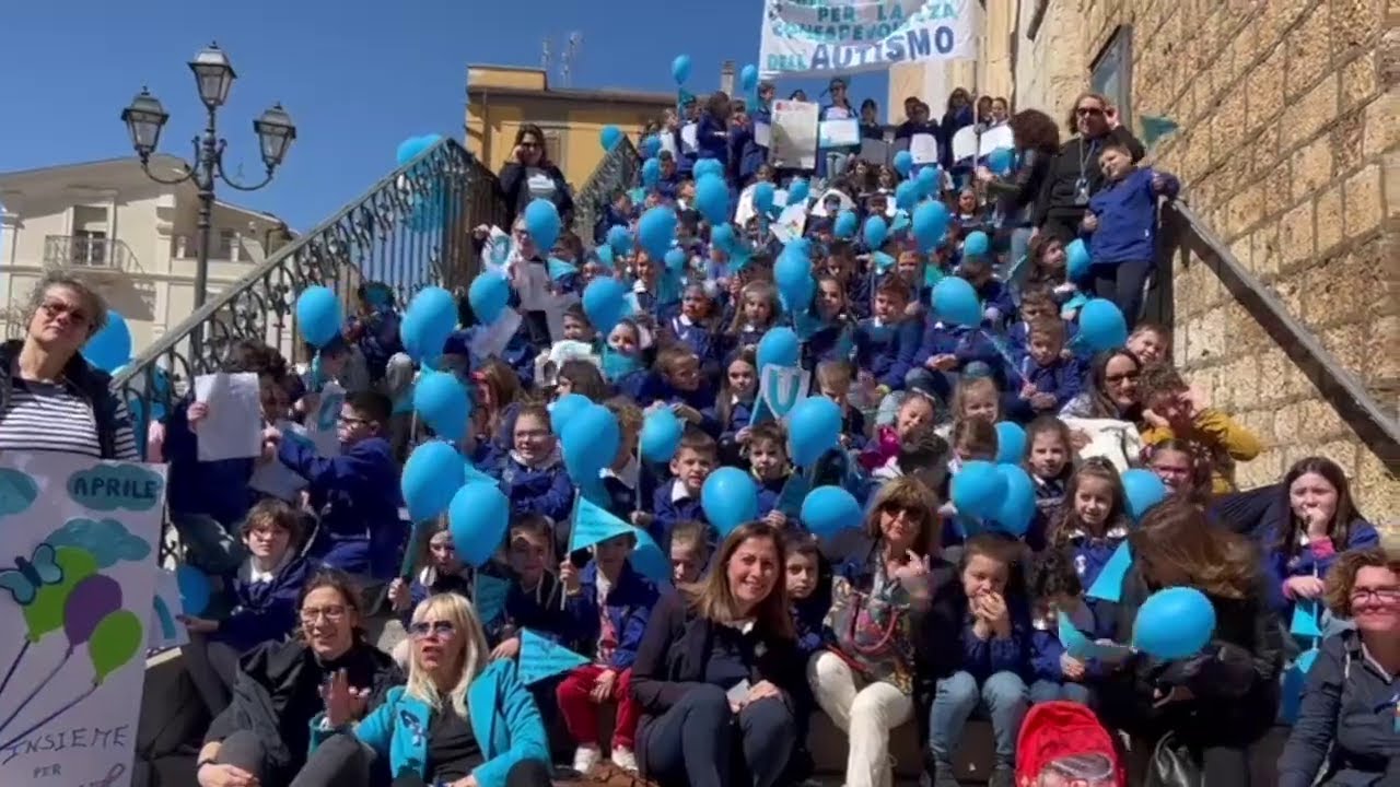 Consapevolezza sull'autismo: la marcia in blu degli studenti per le vie ...