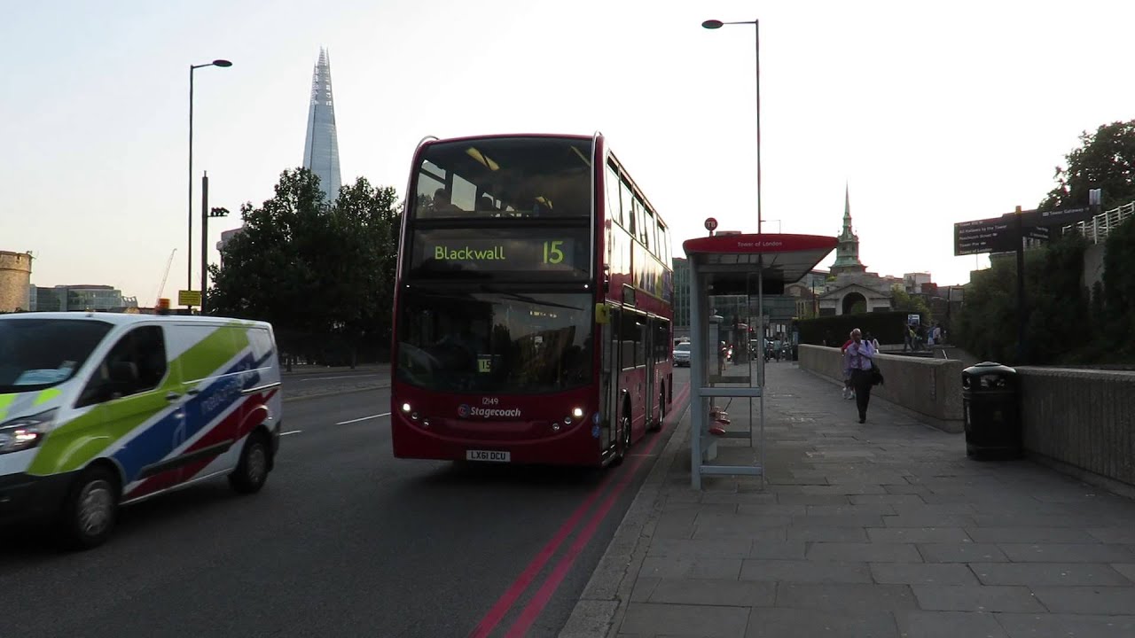 Stagecoach hybrid Enviro400H 12149 (LX61 DCU) departs Tower of London ...