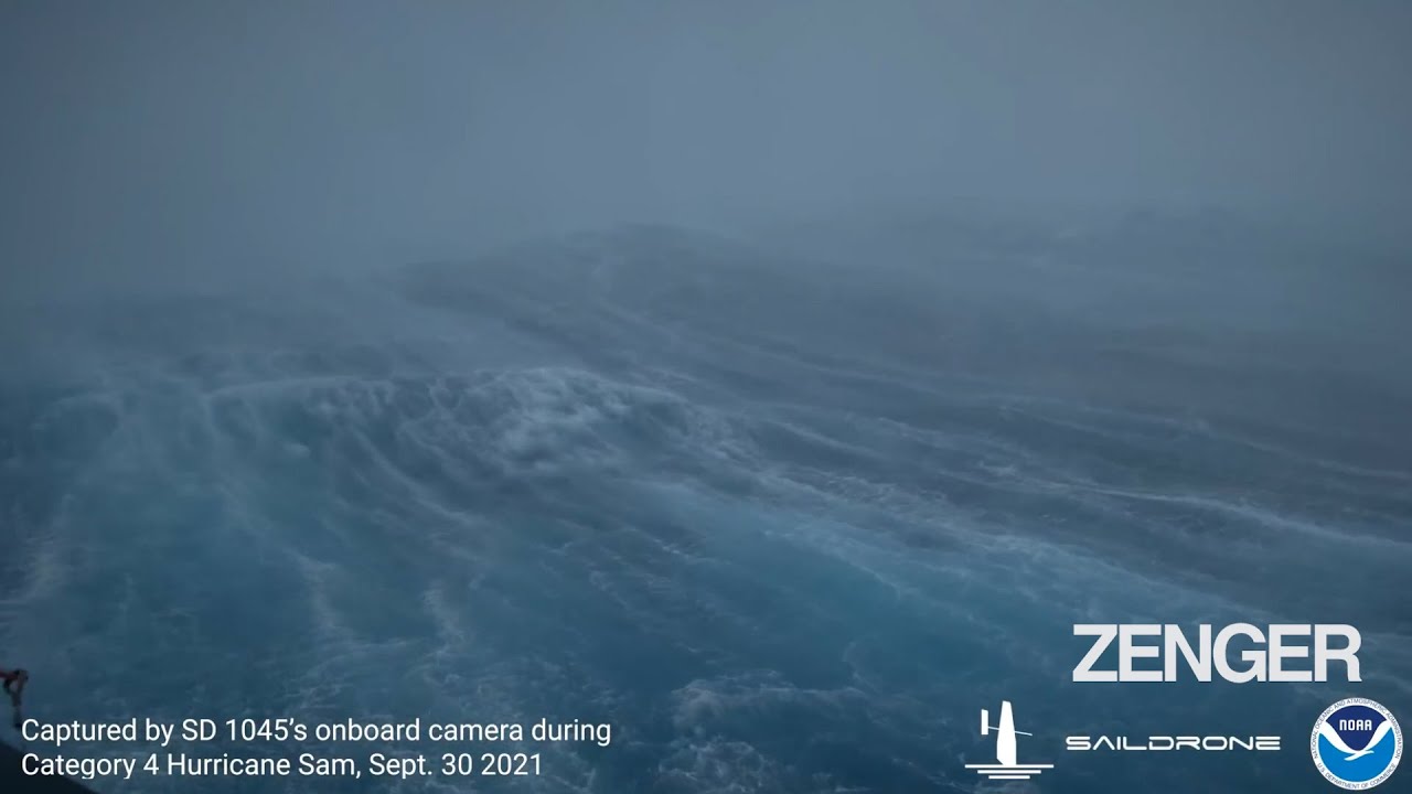Amazing Footage Shows Hurricane Hitting Middle Of Atlantic Ocean With ...