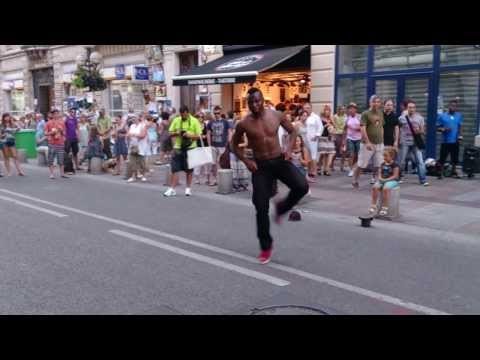 Street dancing in Avignon
