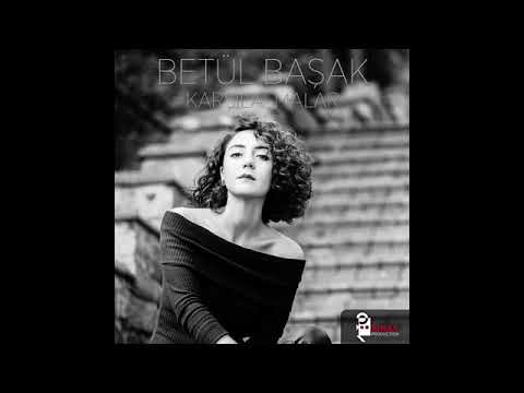 Betül Başak - Arkaik Gülümseme