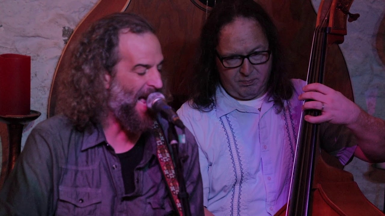 Claudia Buzzetti & Chris Buhalis - "Deportees" (Woody Guthrie) - YouTube