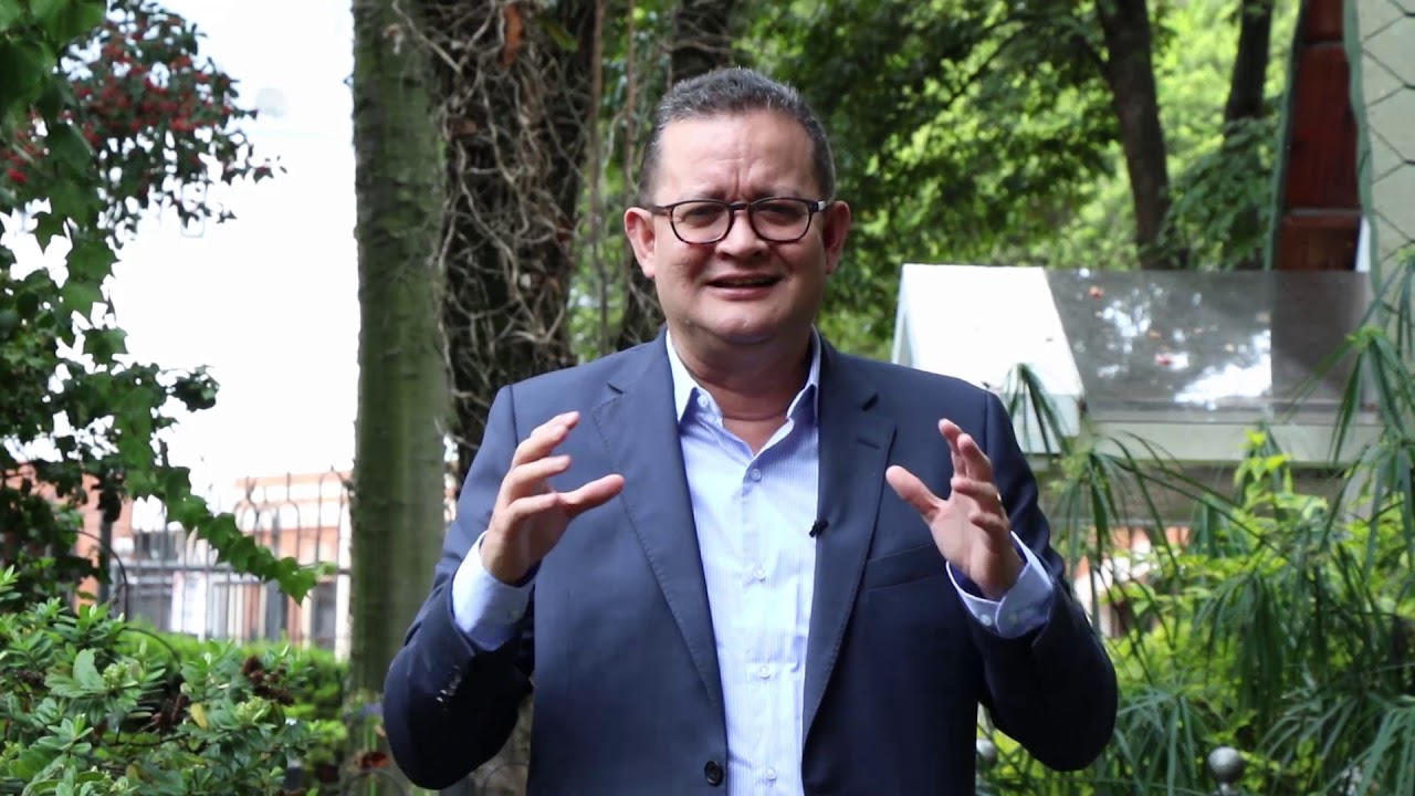 Minutos con el rector - YouTube