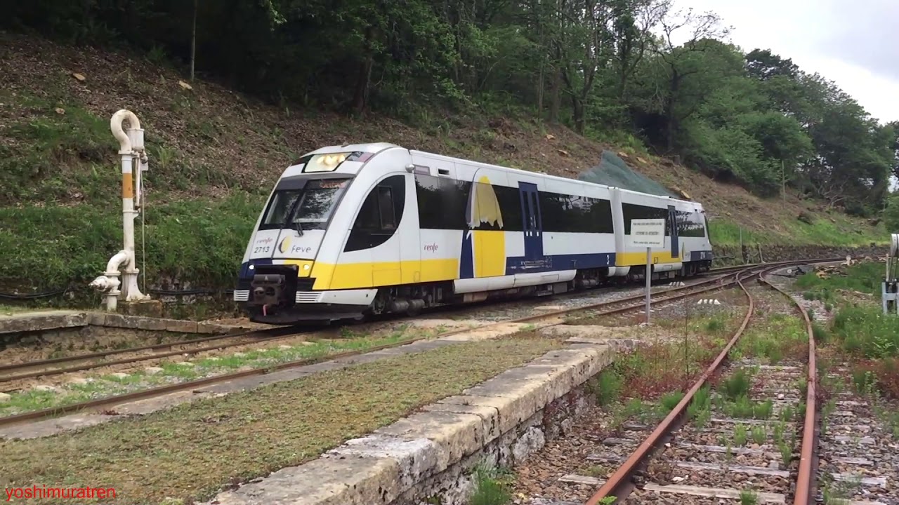 Feve en Cantabria. Automotor serie 2700 por la estación de Treceño ...