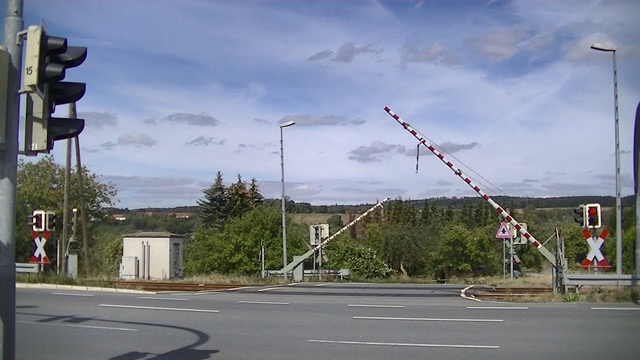 Spoorwegovergang Wetzlar (D) // Railroad crossing // Bahnübergang - YouTube