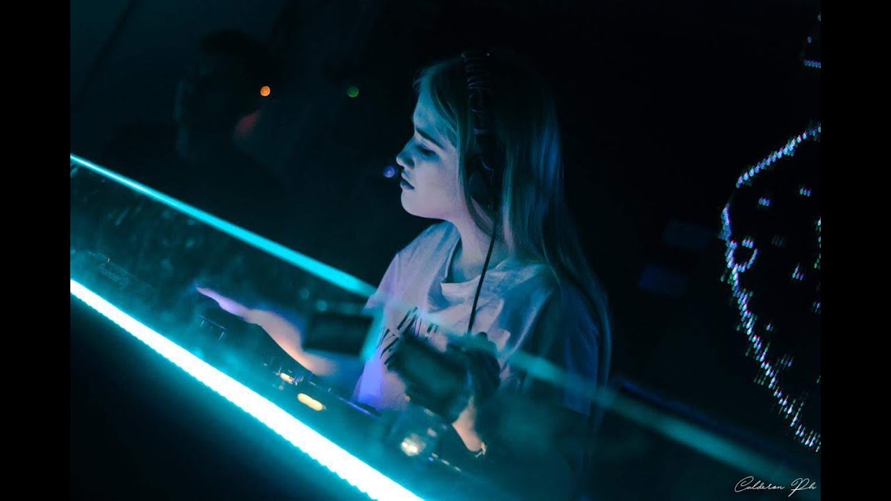 SARAH TORRES - PODCAST 1 (Tech-House) - YouTube