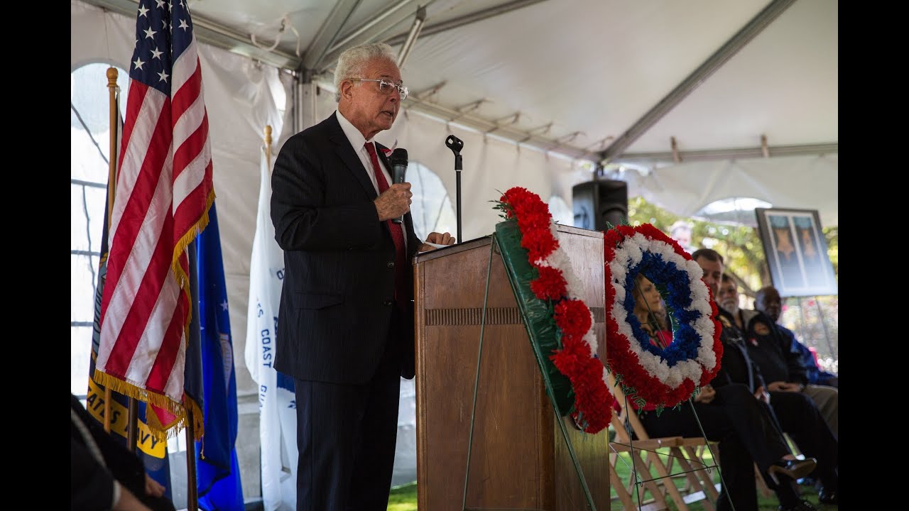Col. Harrington delivers keynote speech at Veterans Day ceremony - YouTube