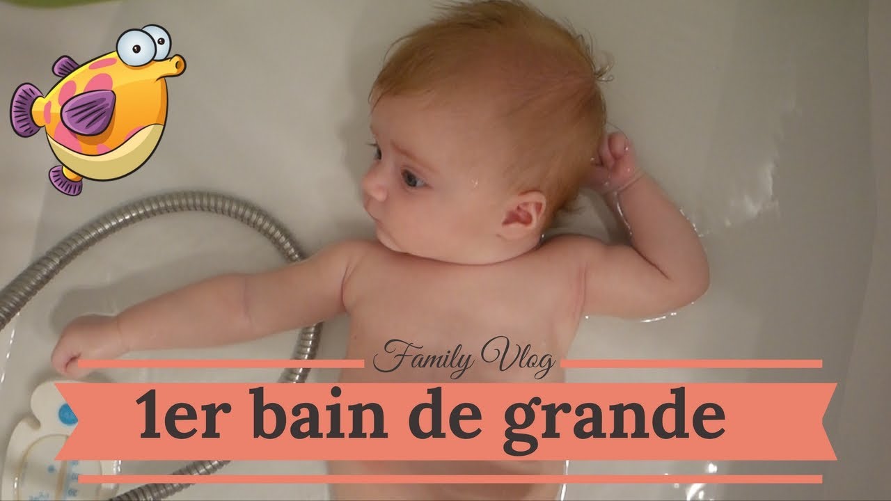 1er bain de grande ! - Vlog famille - YouTube