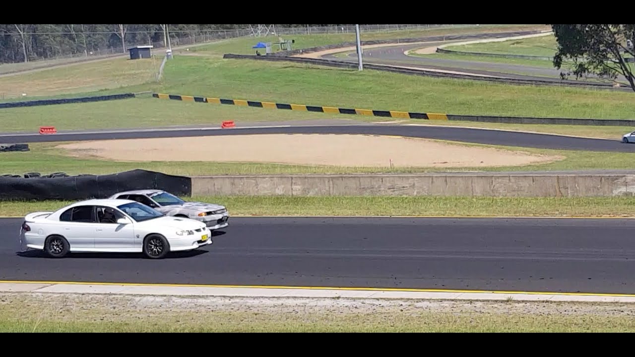 Powercruise 92: motive video r32 gtr vs VX Commodore - YouTube