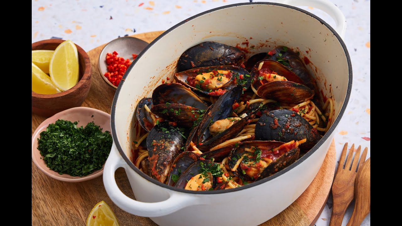 Mussel Meal in Minutes: Tomato & Chilli Mussels - YouTube
