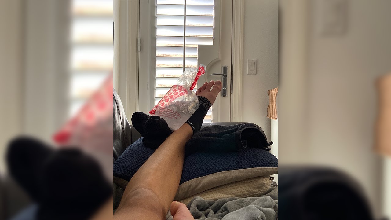 streaming minecraft because i sprained my ankle - YouTube
