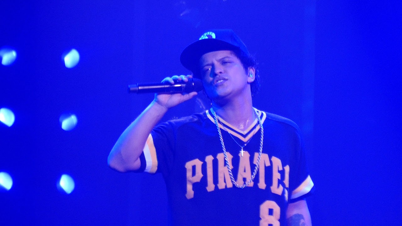 Bruno Mars - When I Was Your Man @ 24K Magic World Tour in Hong Kong 2018 - YouTube