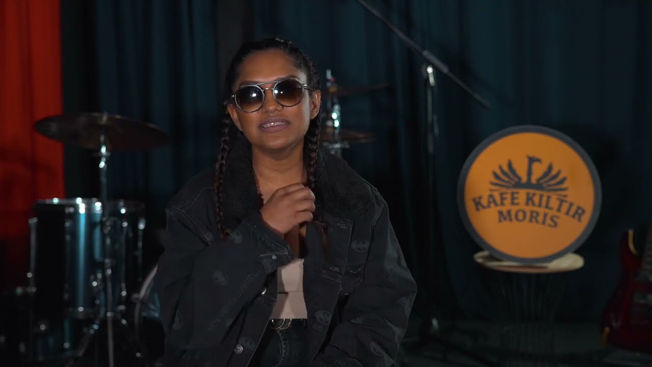 KKM Sezon 6 - Interview Coach - Laura Beg - YouTube