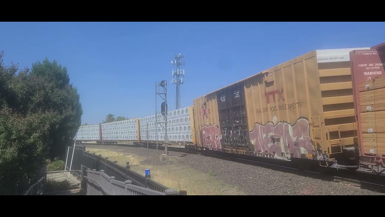 Union Pacific 7456 leads a manifest with KCS 4789 in Roseville, CA ...