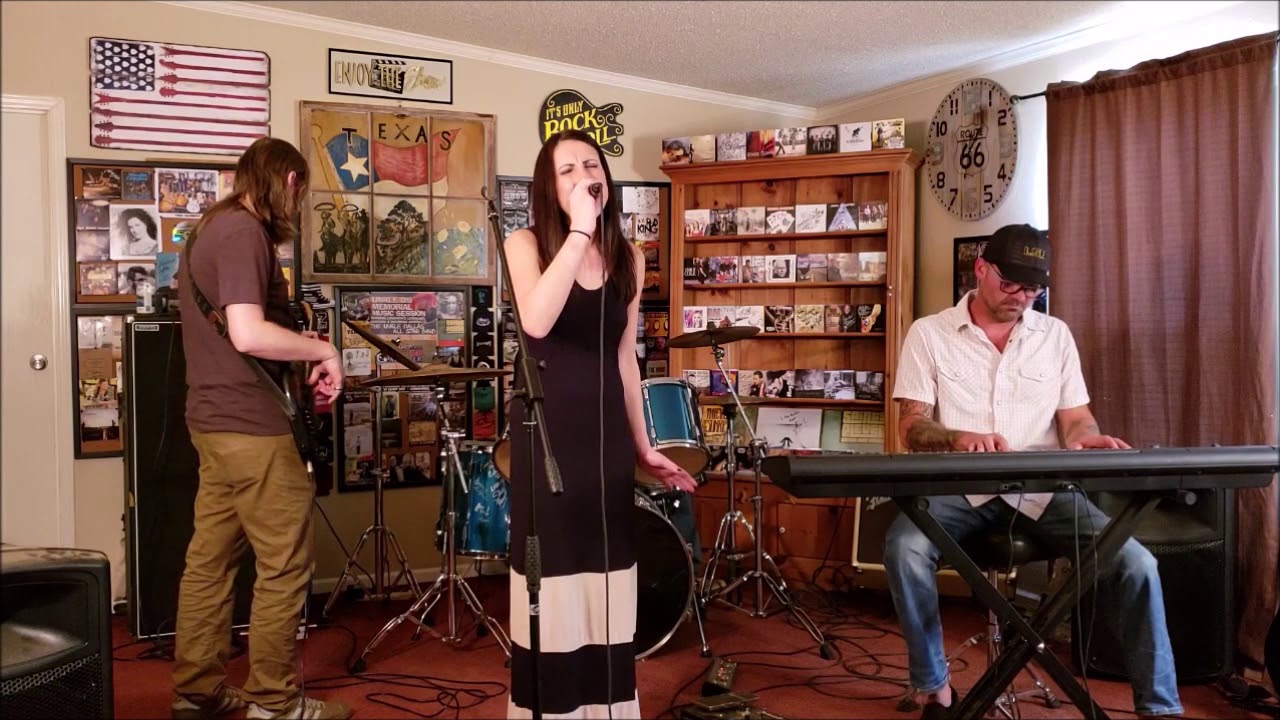 Miss Jane - Retrostasis (Live on ETX ROCKS) - YouTube