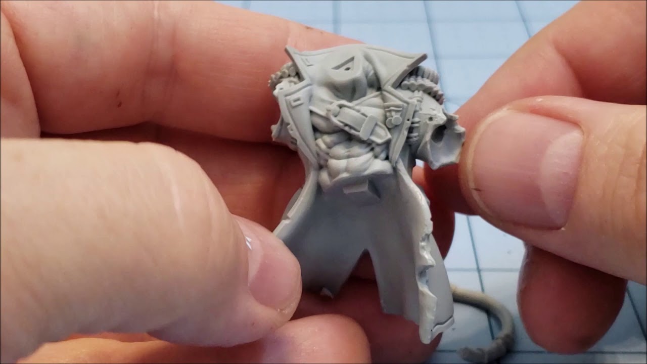 Artel W: Hanzel, Gretel, and Kaptin Bluddklaw unboxed and built! - YouTube