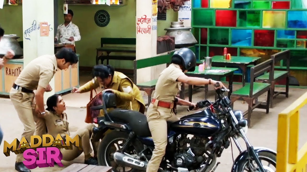 Karishma Singh की Bike से लगी Santosh Sharma को चोट | Madam Sir | Best Comedy Show - YouTube