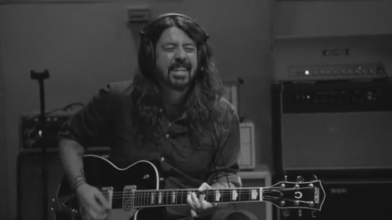 Dave Grohl - Play [Guitar 2 in Master Version] - YouTube