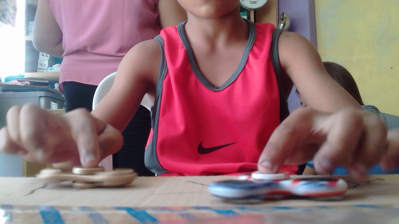 Fidget spinner battle...epic fight😲😲😲 - YouTube