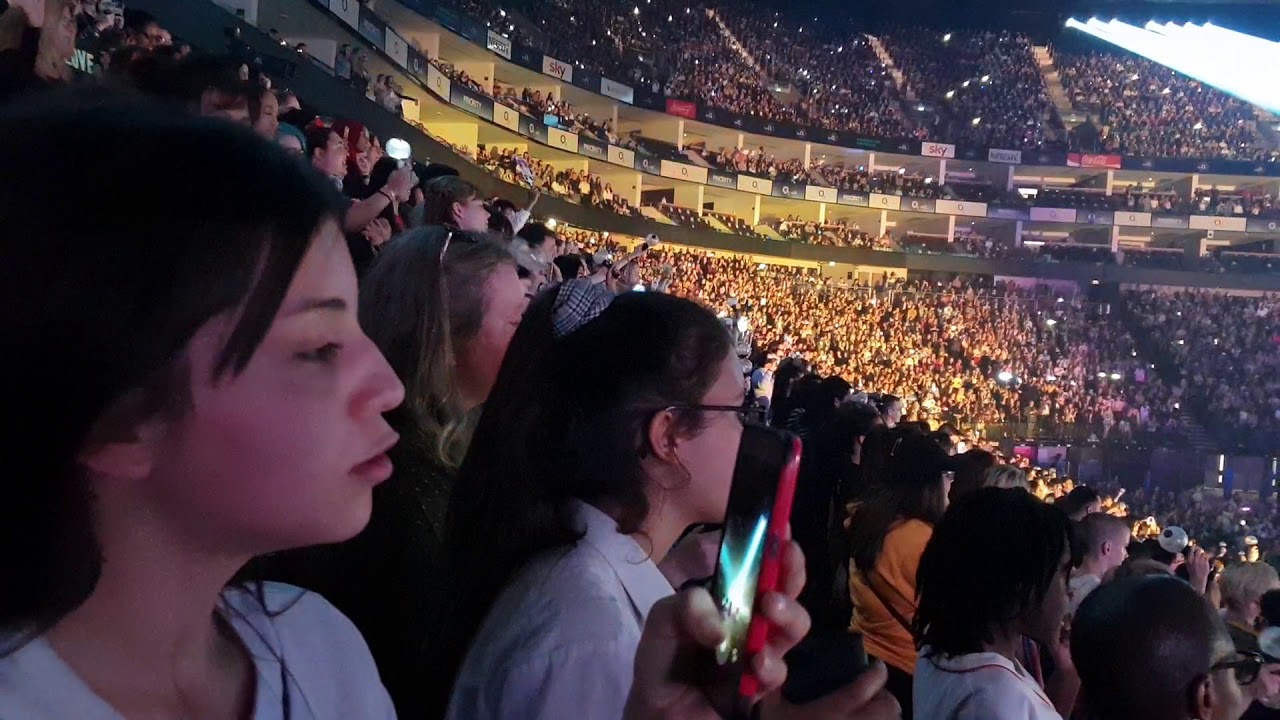 BTS / DNA / @ LONDON O2 ARENA / DAY 2 - YouTube