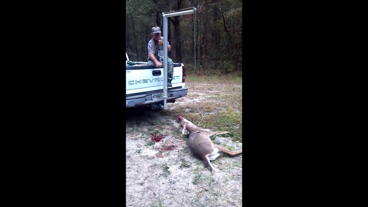 76 year old loads 8pt deer into truck by himself - YouTube