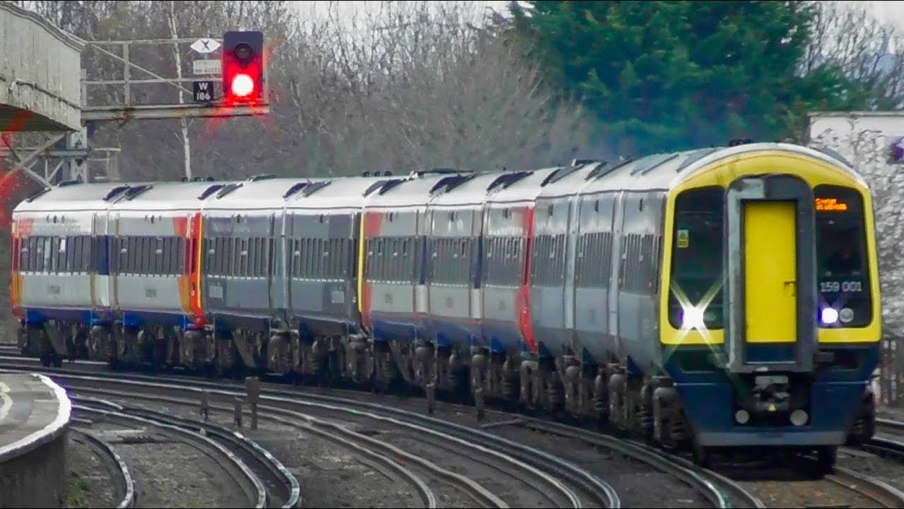 SWR 159001 + 159021 + 158888 + 158886 10 Car Combo Passes Raynes Park ...