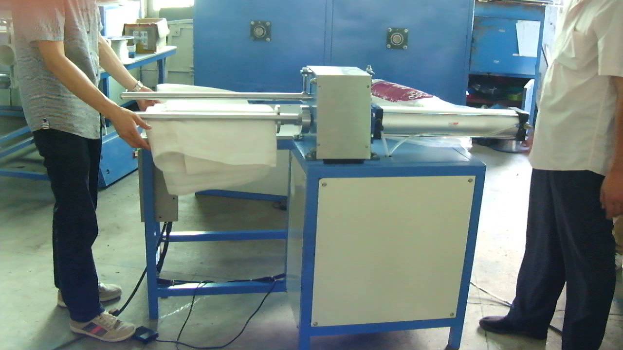 MX 012E Roll Pillow Packing Machine - YouTube