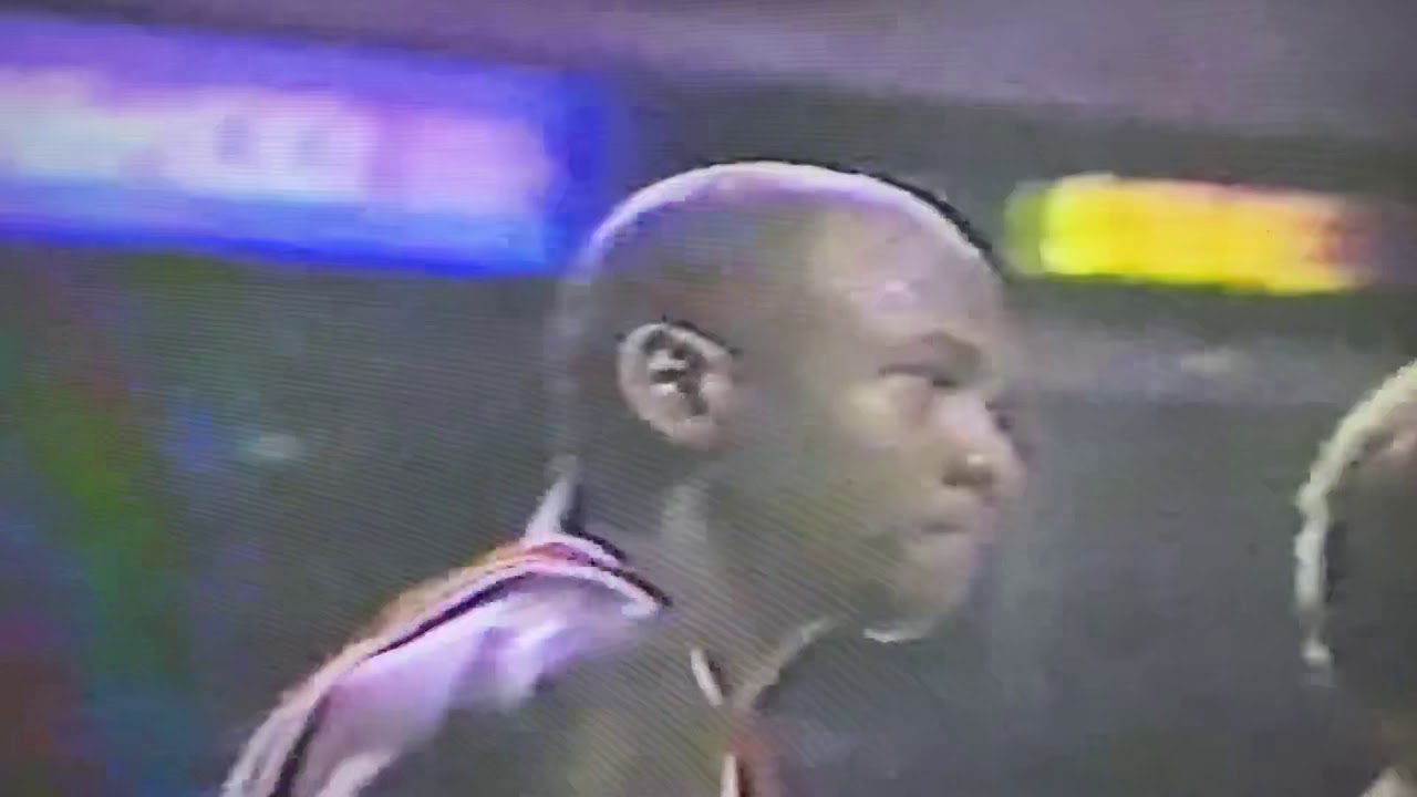 Michael Jordan passing the ball - YouTube