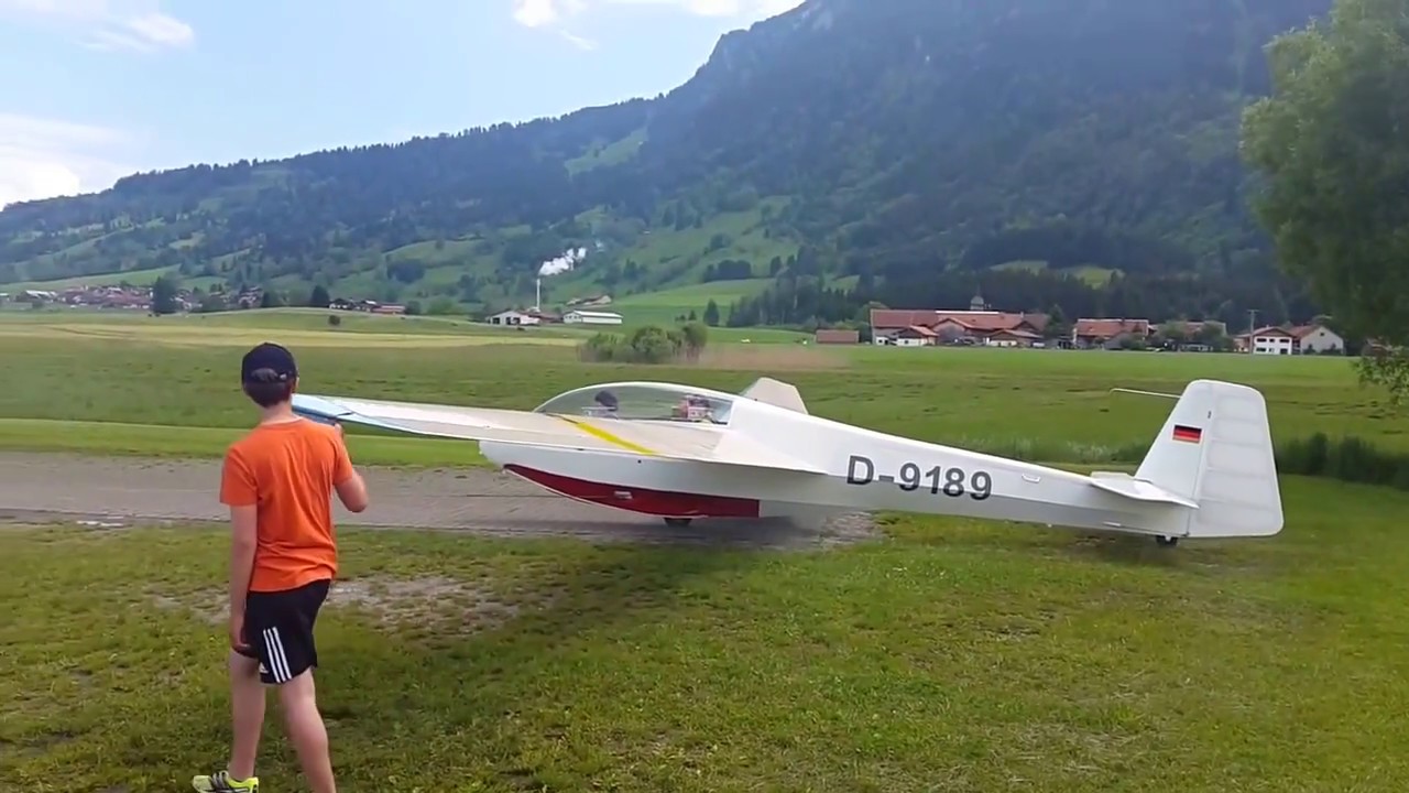 Scheibe Bergfalke IV takeoff with winch - YouTube