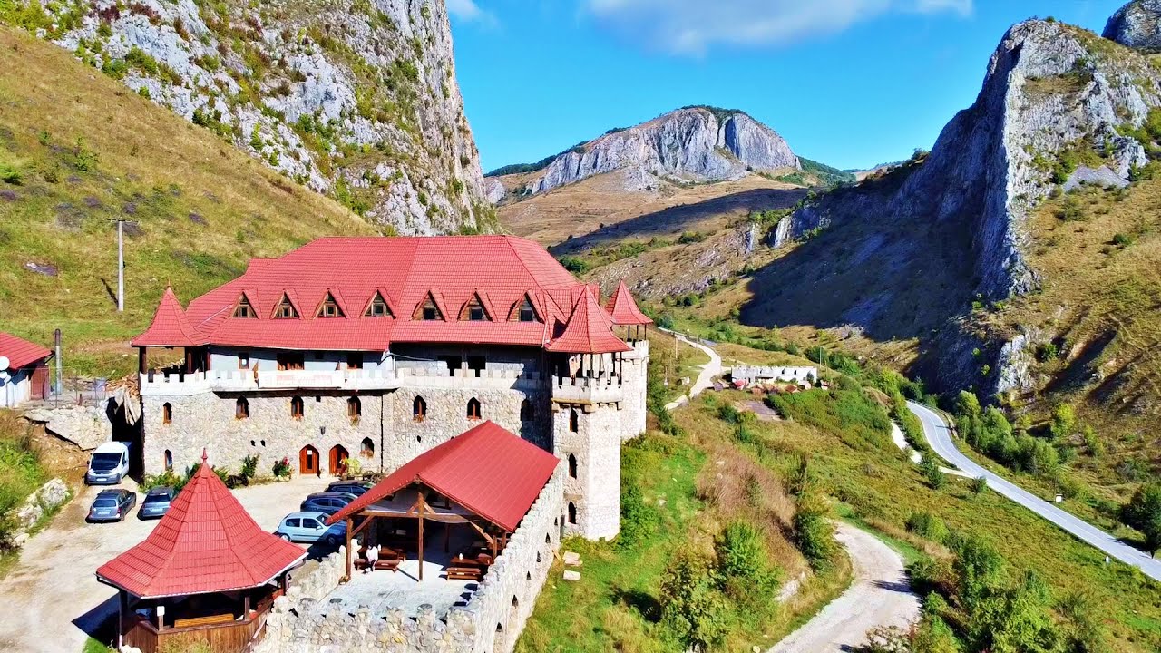 CASTELUL TEMPLUL CAVALERILOR !!! Ne-am CAZAT la CASTEL !!! - YouTube