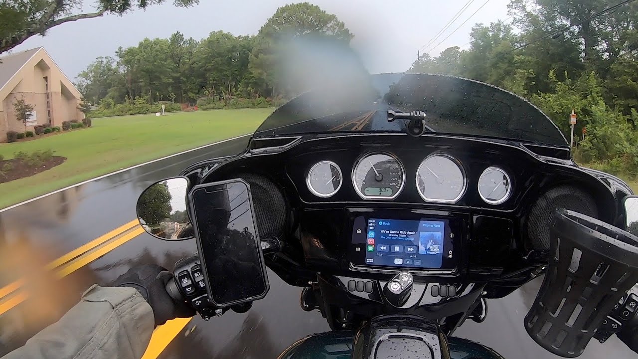 Mustang Low Down Review / Riding in the Rain - YouTube