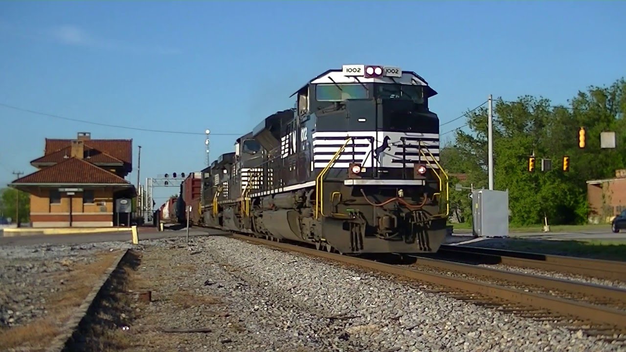 NS 1002 leads NS 183 @ Bessemer, AL 4-12-16 - YouTube