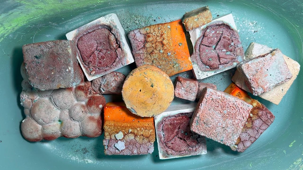 Chalk bombs pasted dyed gym chalk blocks and various reforms mixture ...