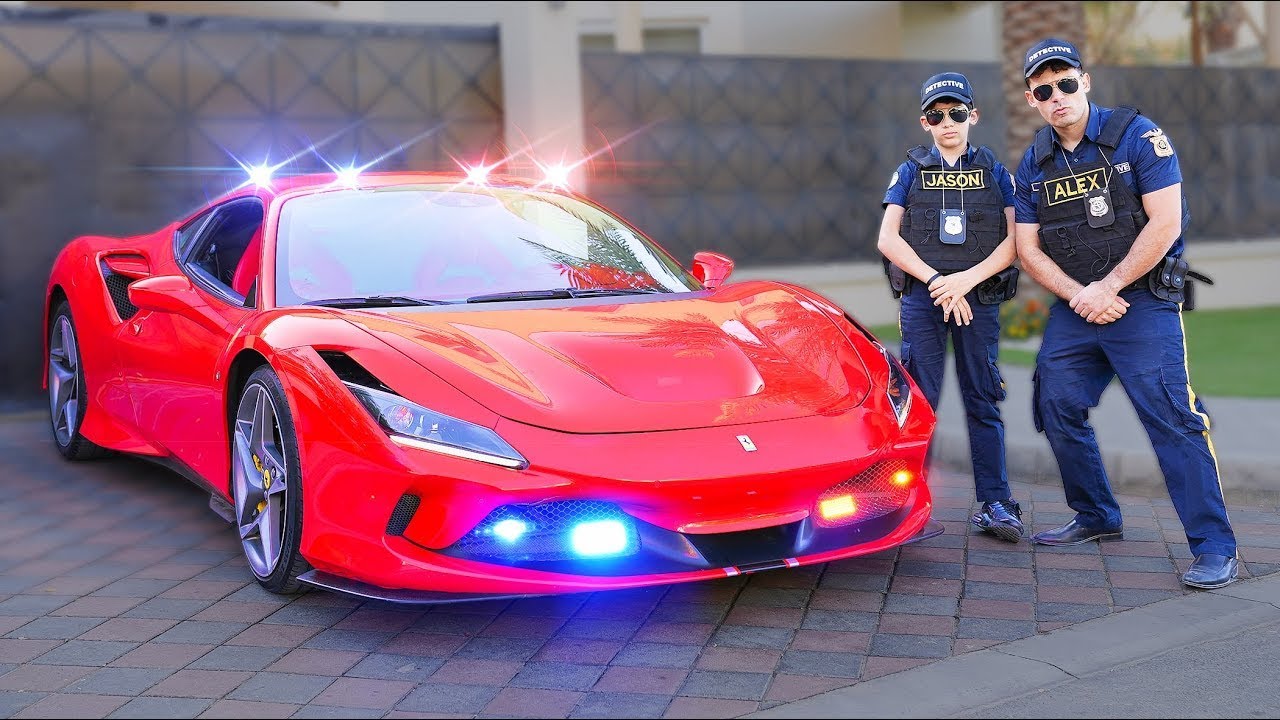 Jason y Alex como agentes de policía en un Ferrari rojo 🚨 | Divertida ...